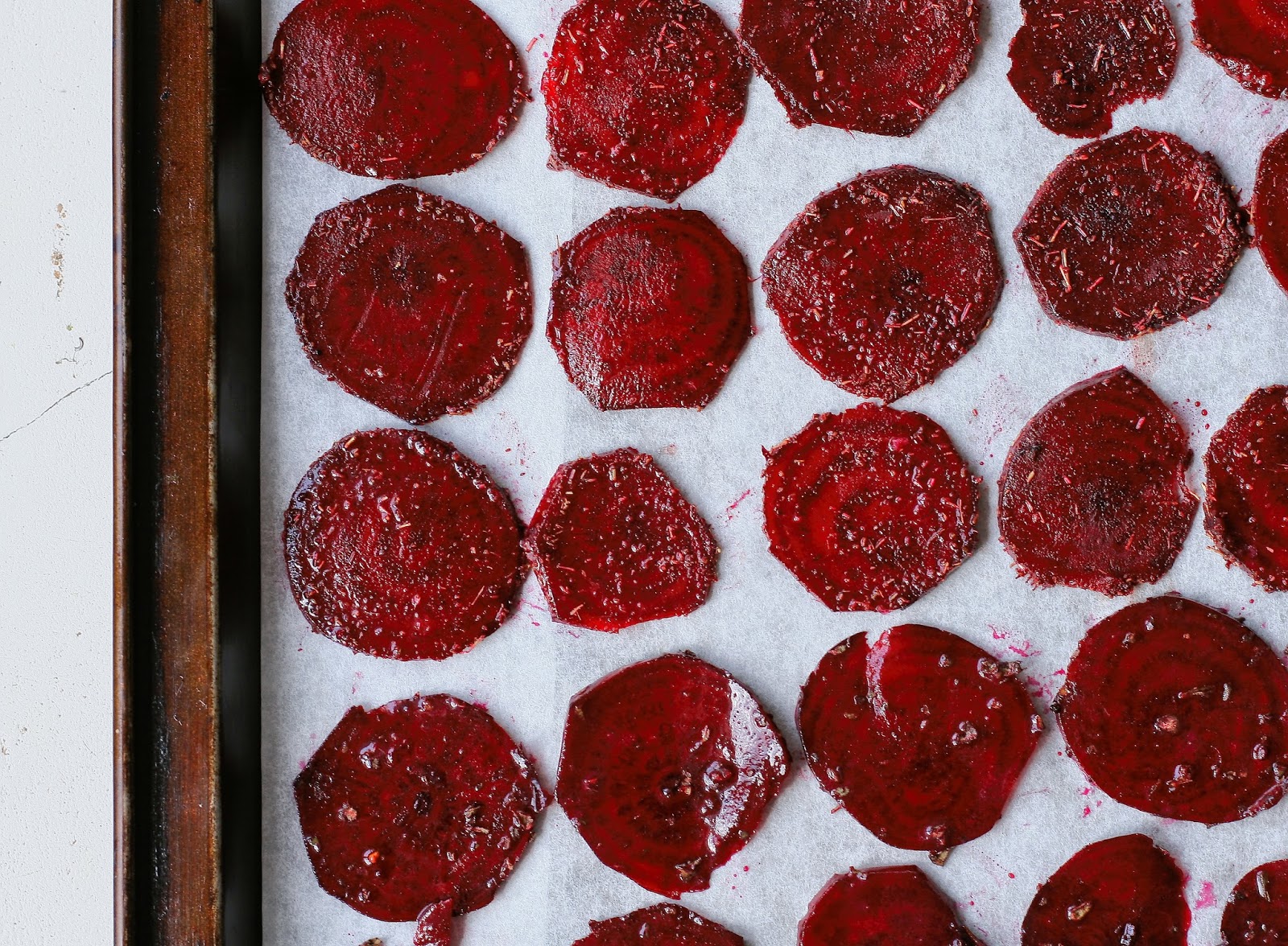Easy beetroot crisps – Cupcakes & Couscous