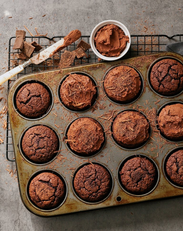 Dark chocolate cupcakes with whipped whiskey ganache – Cupcakes & Couscous