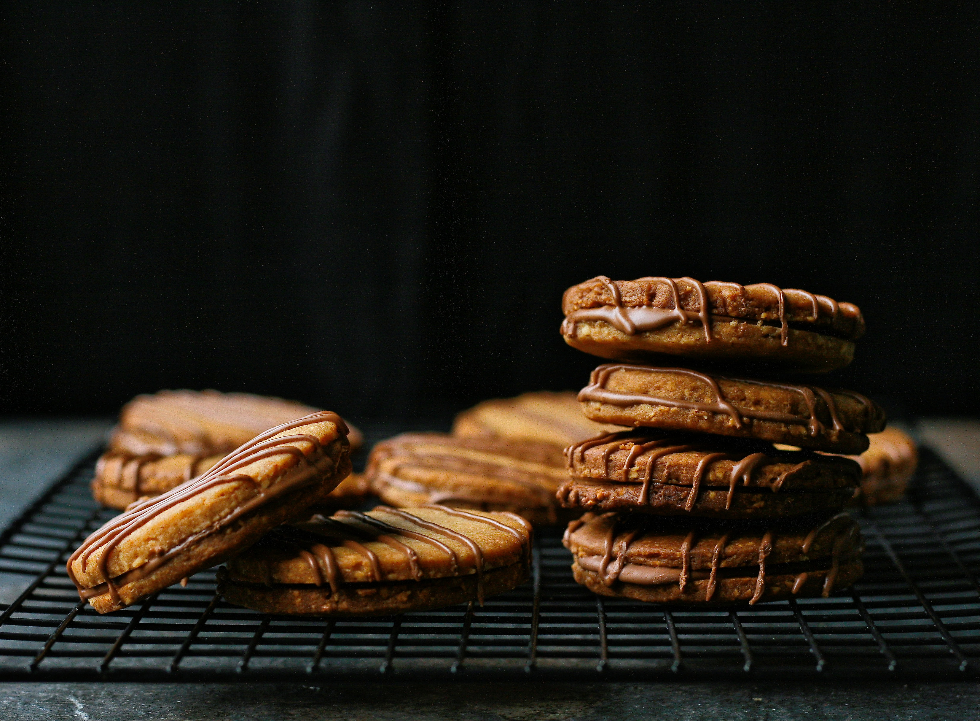 Peanut and milk chocolate sandies – Cupcakes & Couscous
