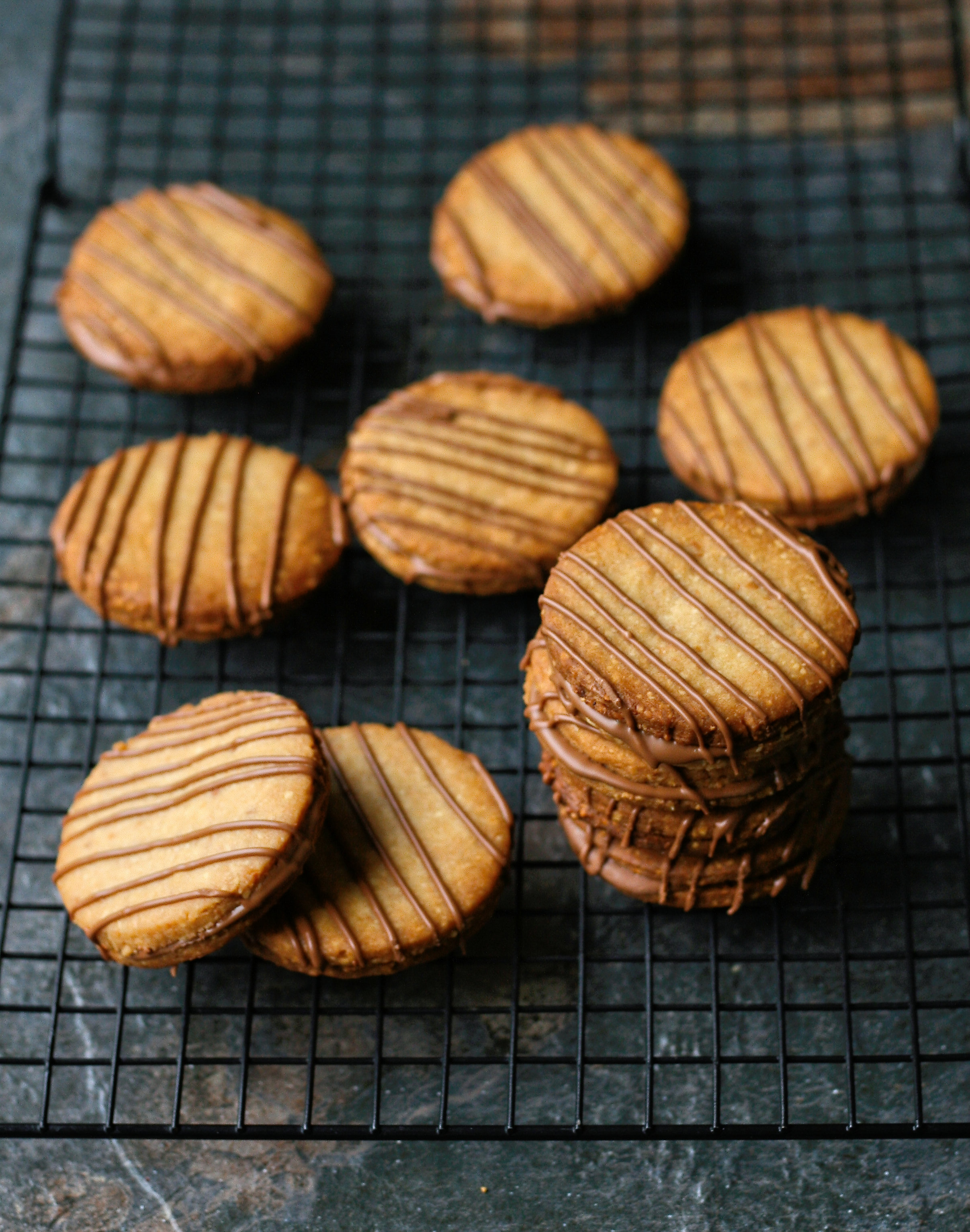 Peanut and milk chocolate sandies – Cupcakes & Couscous