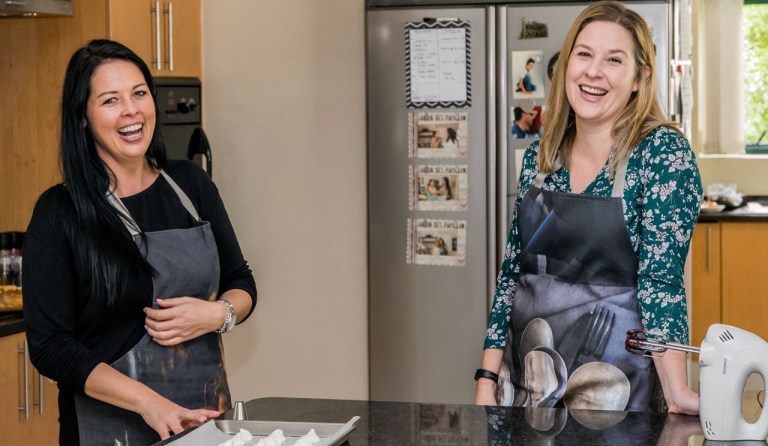 Almond and chocolate macarons with Elmarie Berry – Cupcakes & Couscous