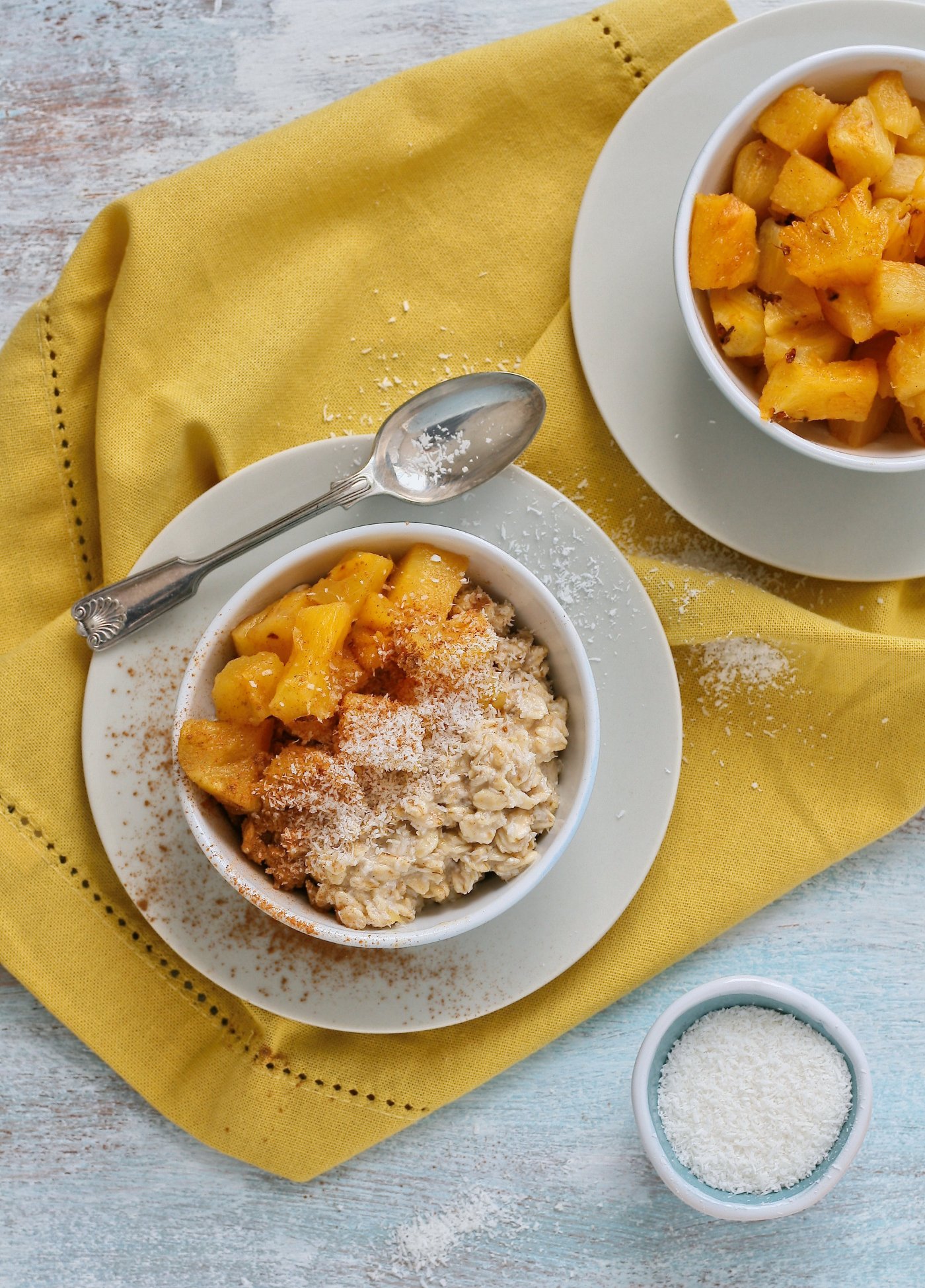 Stewed pineapple overnight oats (with video) – Cupcakes & Couscous