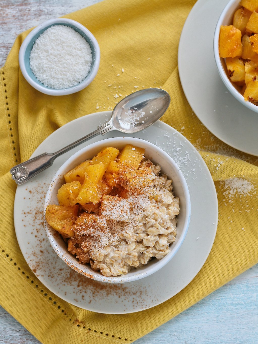 Stewed pineapple overnight oats (with video) – Cupcakes & Couscous