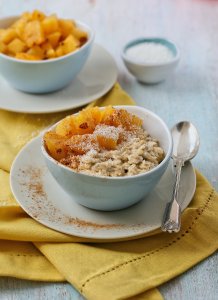 Stewed pineapple overnight oats (with video) – Cupcakes & Couscous